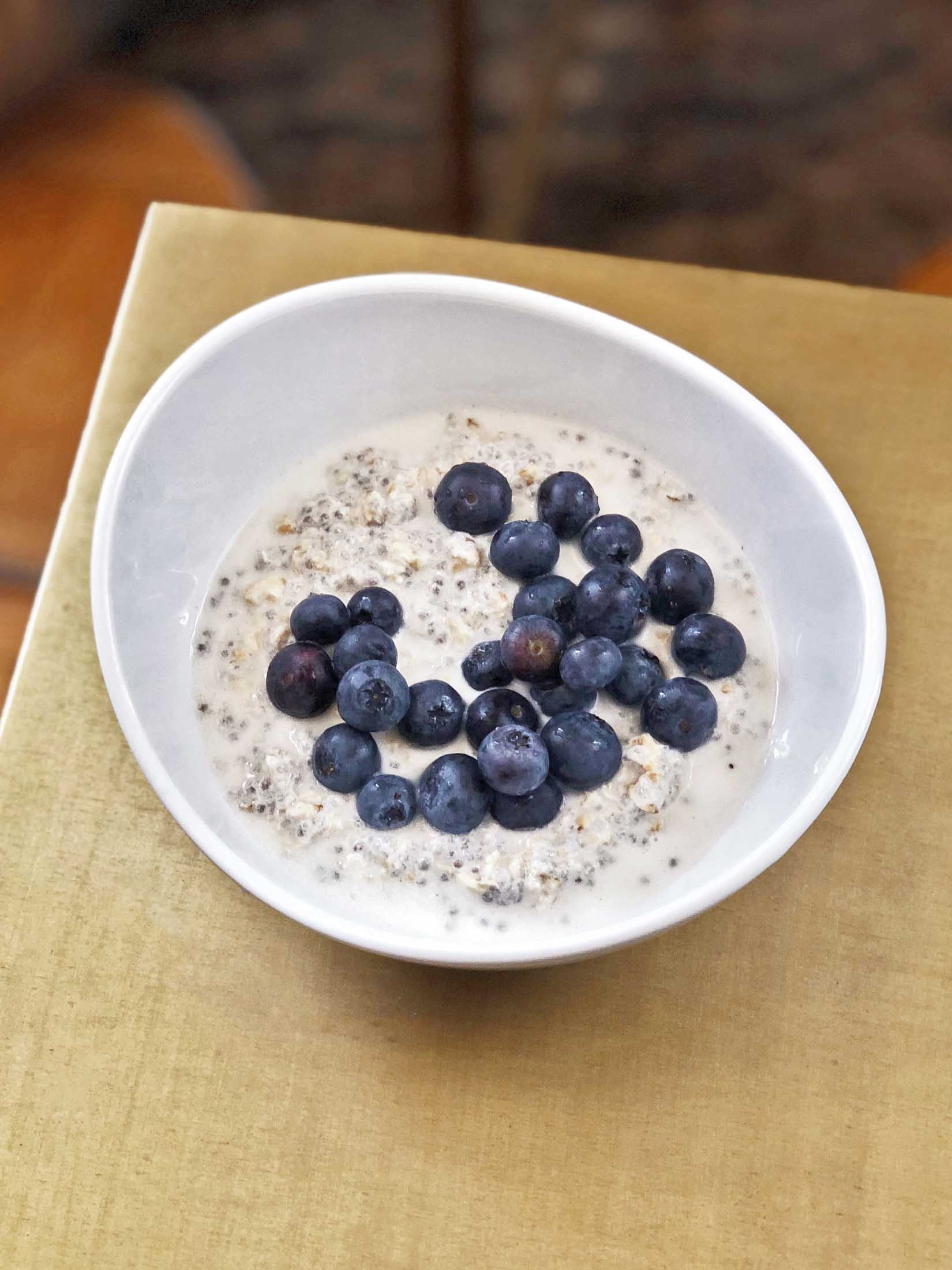 Easy Sprouted Overnight Oats with Chia and Blueberries - Little Merkado