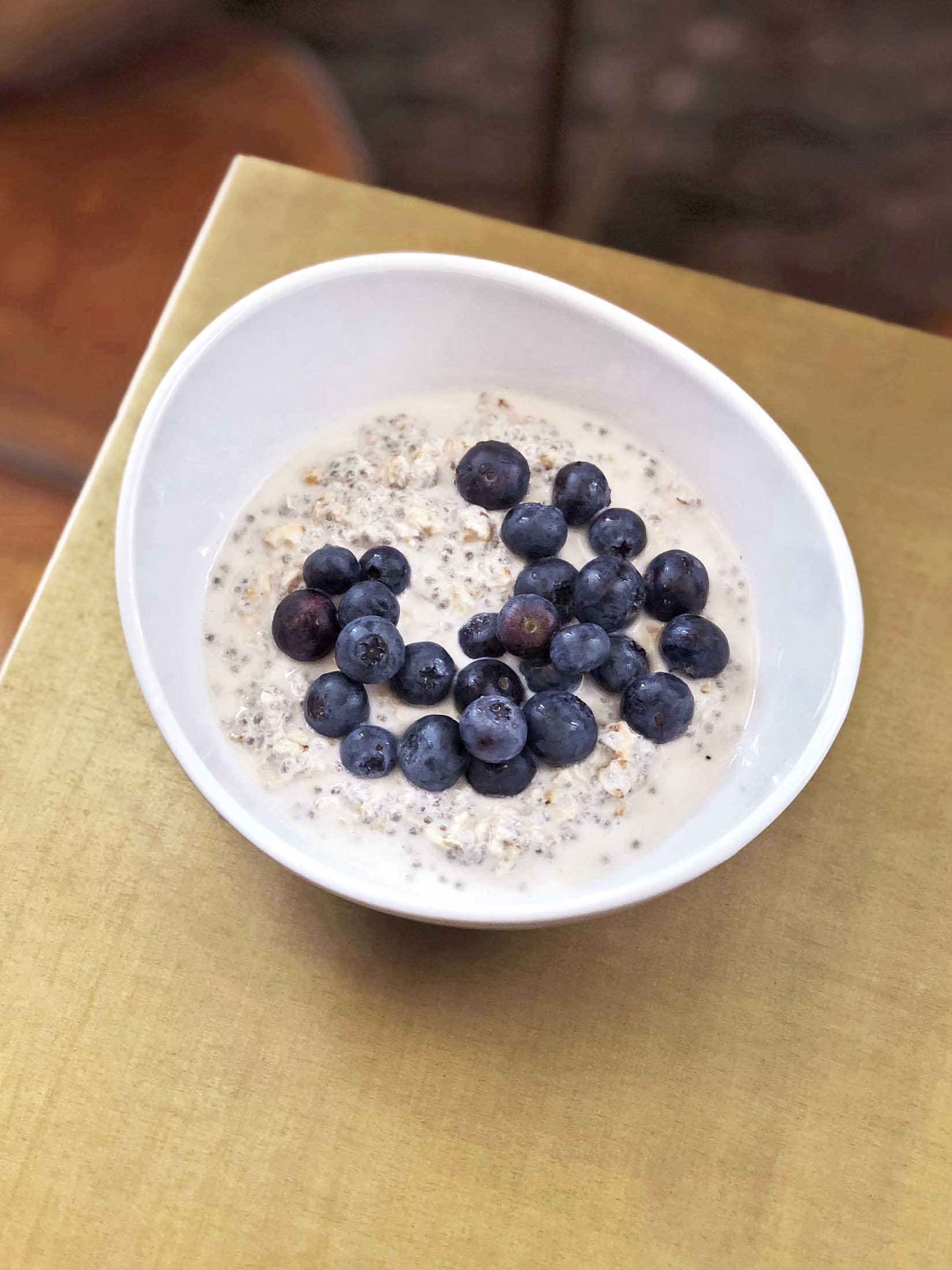 Easy Sprouted Overnight Oats with Chia and Blueberries - Little Merkado